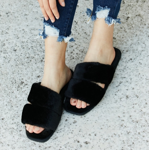 So Lovrie | Shoes | Inside Outside Faux Fur Slide Slipper Sandals ...